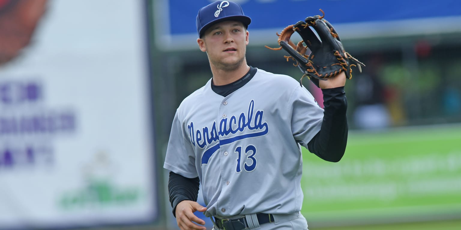 Reds' Nick Senzel arrives to spring camp early