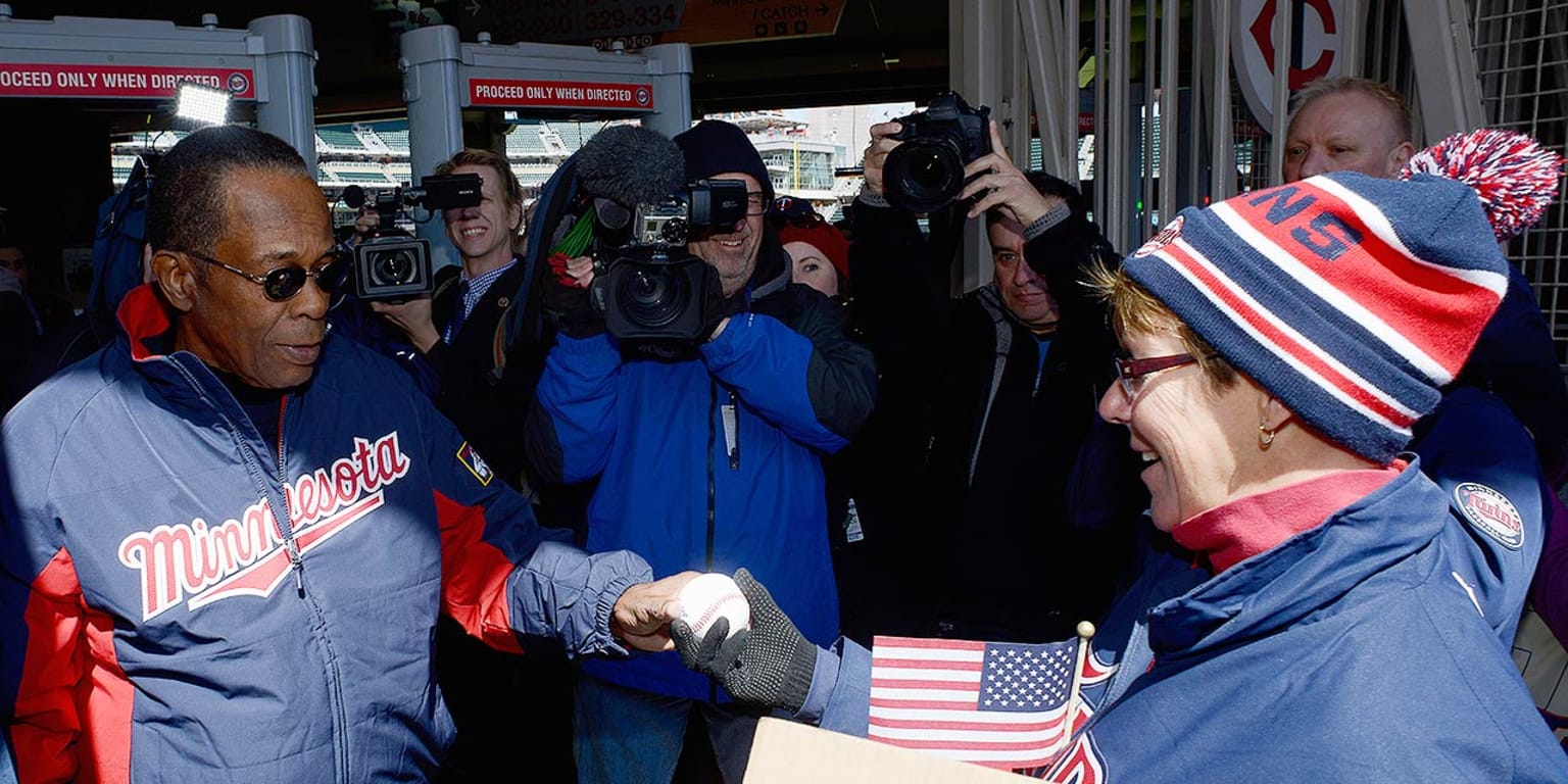 Twins legends, fans part of home opener