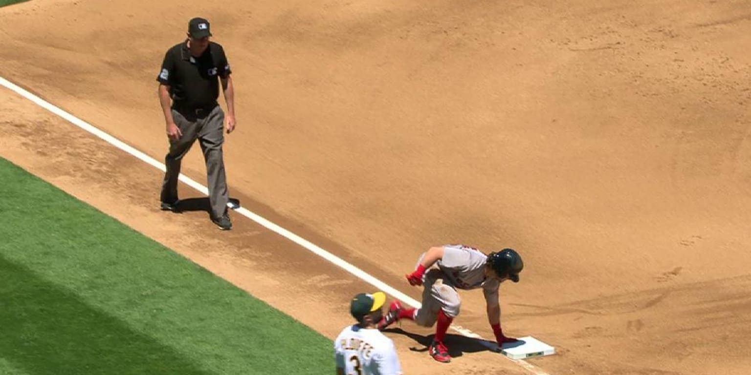 Andrew Benintendi stole third and avoided a tag with a cool swim move ...