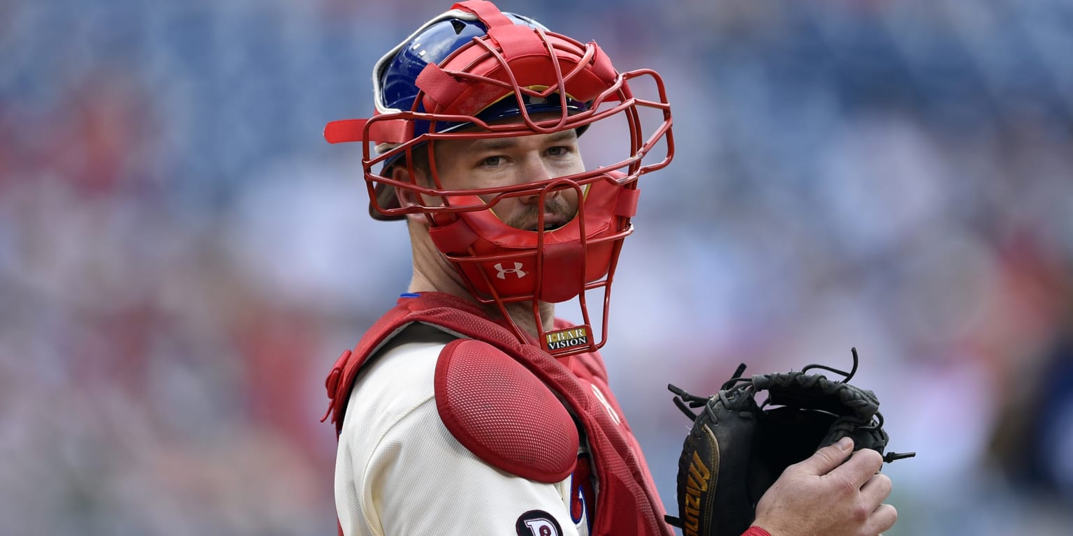 Phillies Andrew Knapp exits with bruised hand