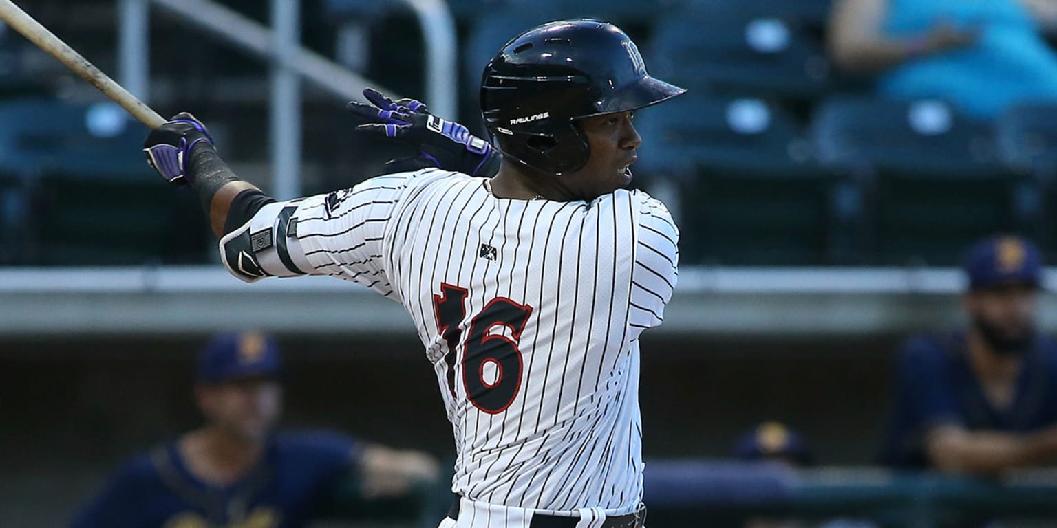 White Sox prospect Jimenez visits Chicago
