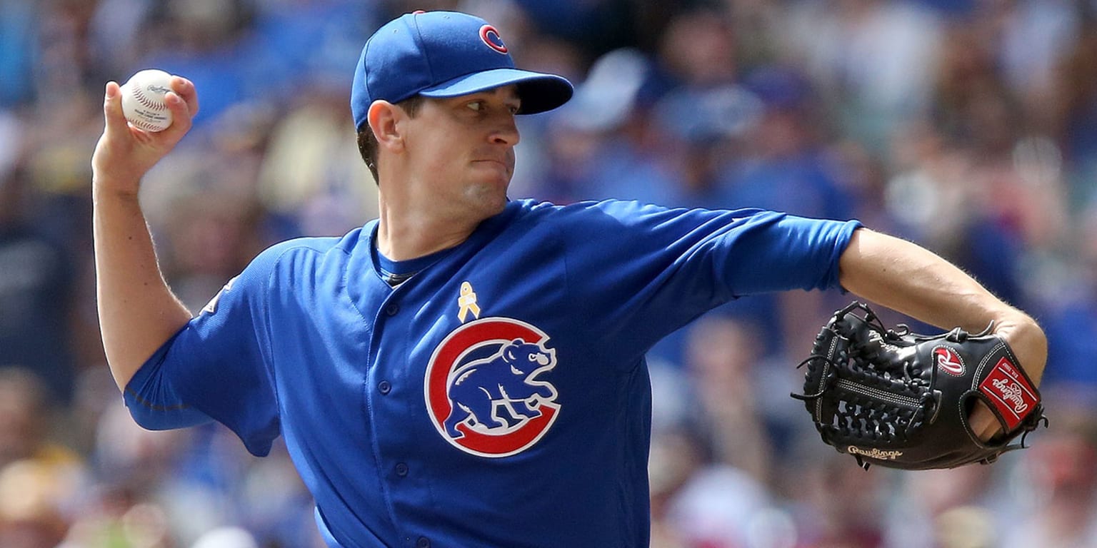 Cubs rally late to beat Brewers in opener