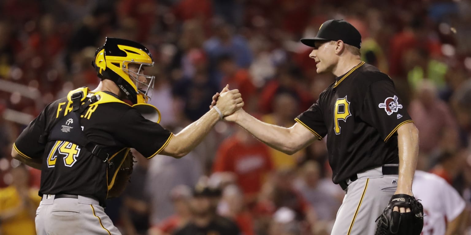 Pirates rally to win seventh straight game