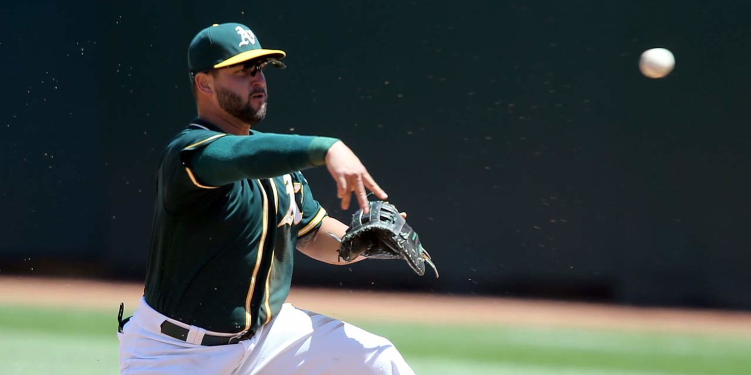 Athletics' Yonder Alonso playing great defense