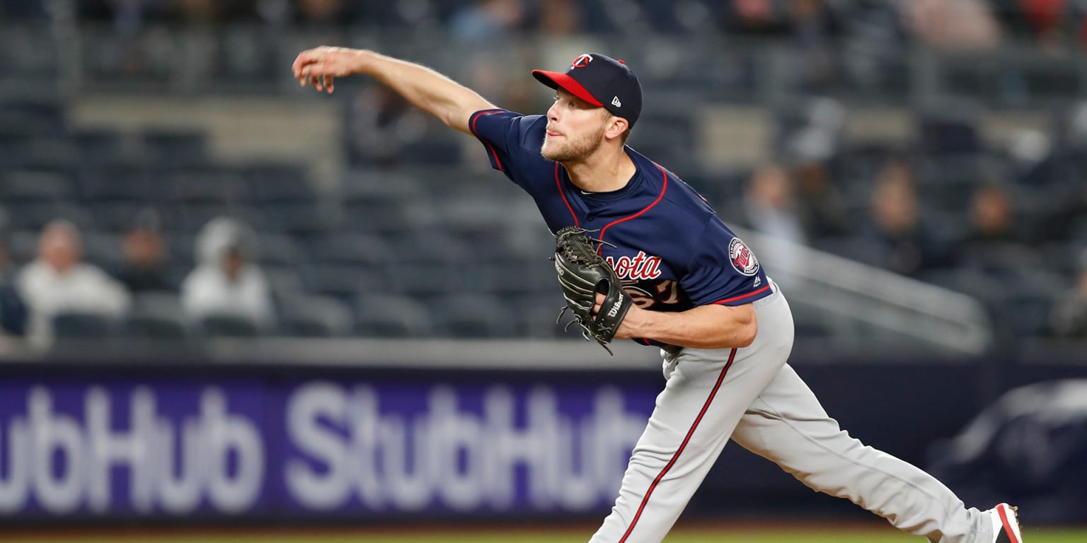 Twins recall Alan Busenitz for bullpen depth
