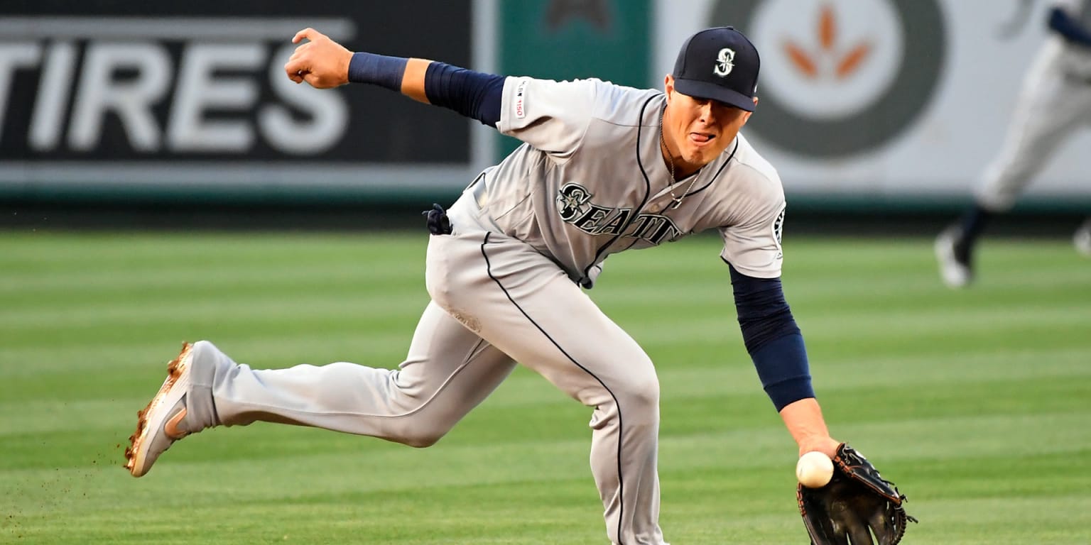 Dylan Moore proving himself as Mariners shortstop