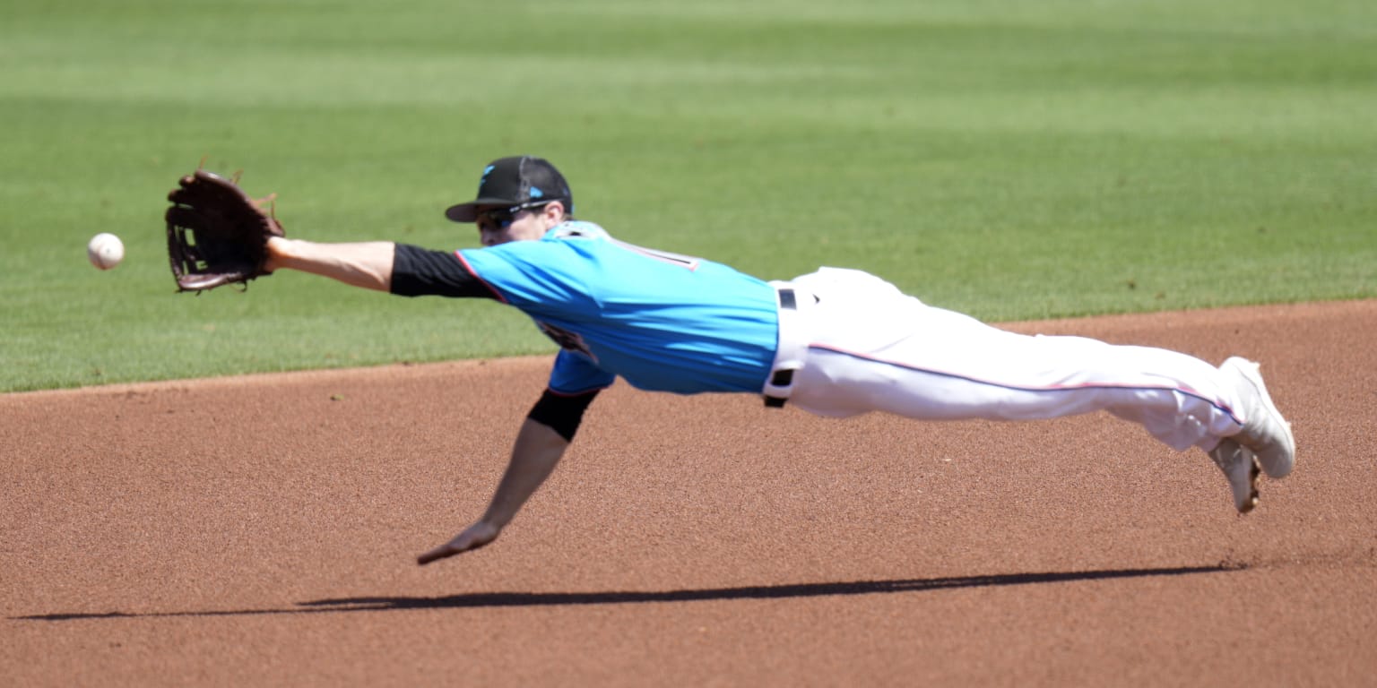 Joey Wendle shows off versatility in Marlins lineup