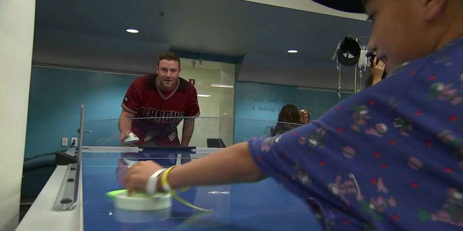 D-backs Bradley, Lamb visit childrens hospital