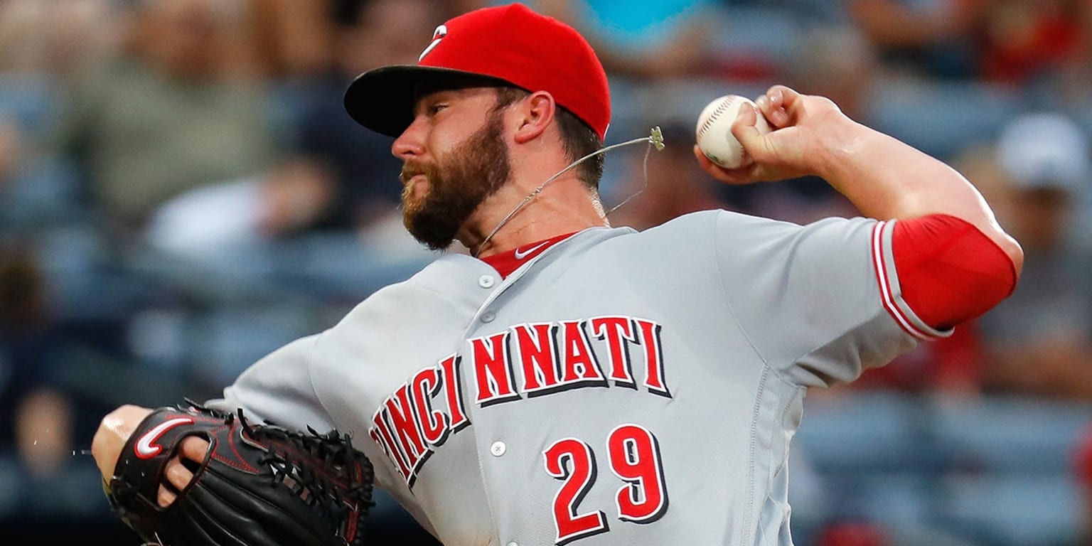 Brandon Finnegan leads Reds to win over Braves
