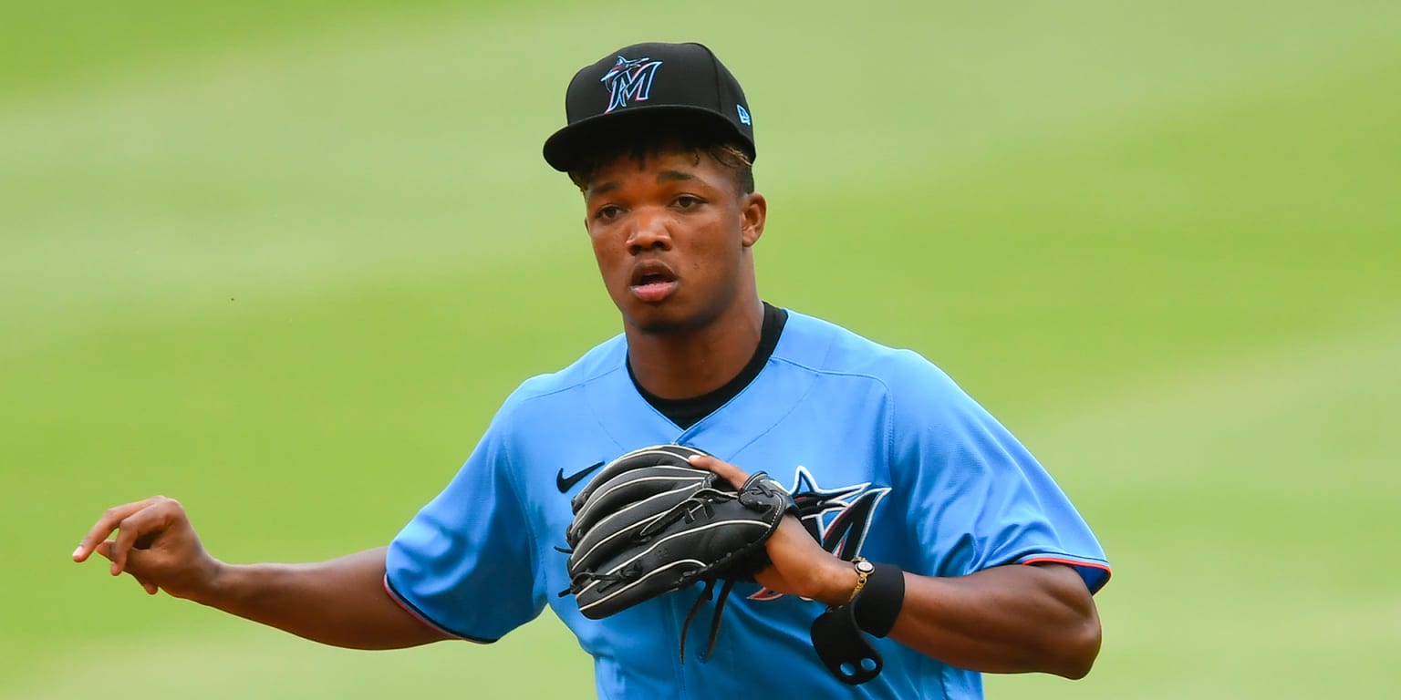 José Devers, Jerar Encarnación on Marlins' 40-man roster