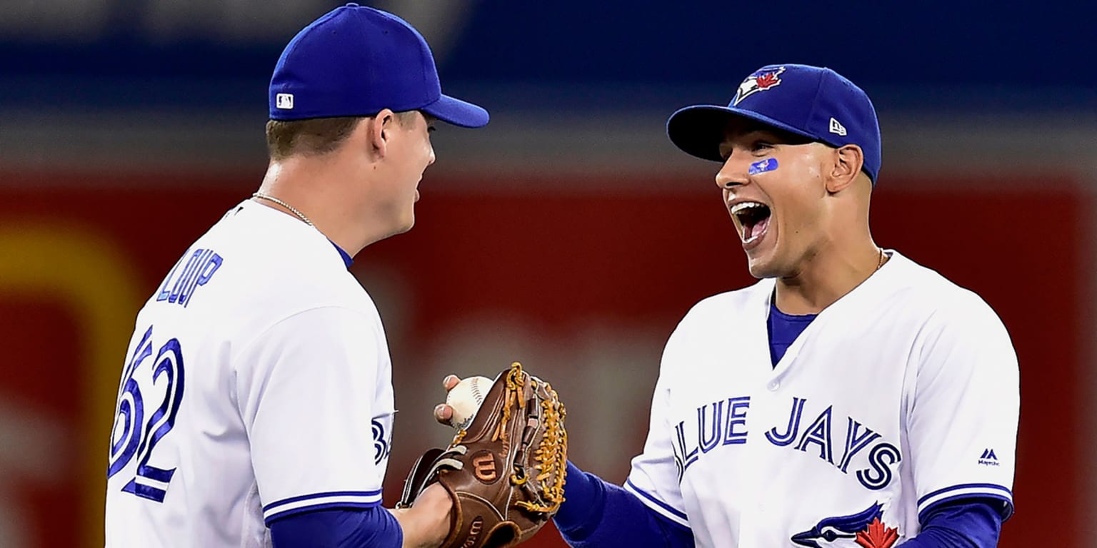 Aaron Loup, Roberto Osuna lead Blue Jays
