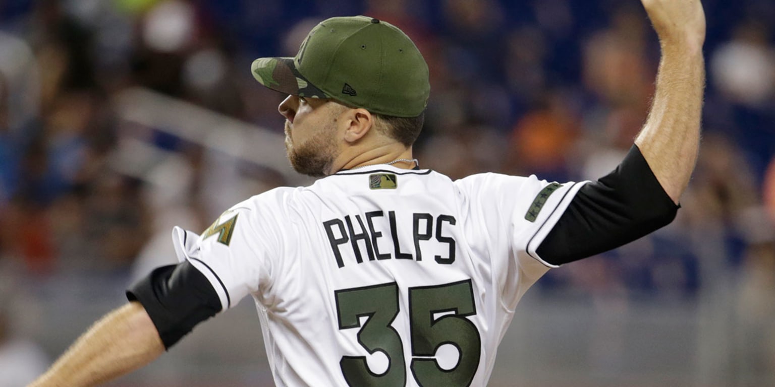 Mariners acquire David Phelps from Marlins
