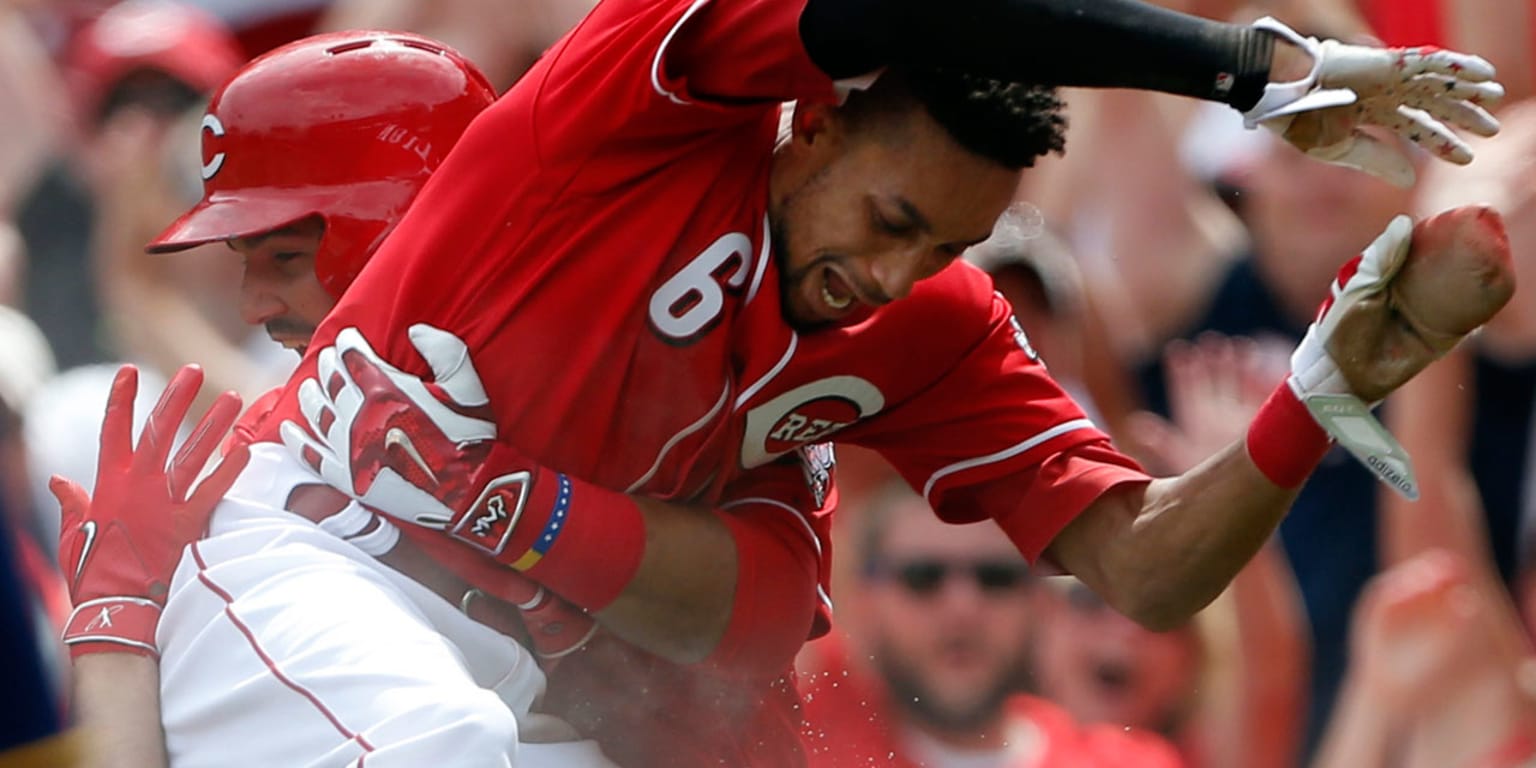 Hamilton's dash on passed ball lifts Reds