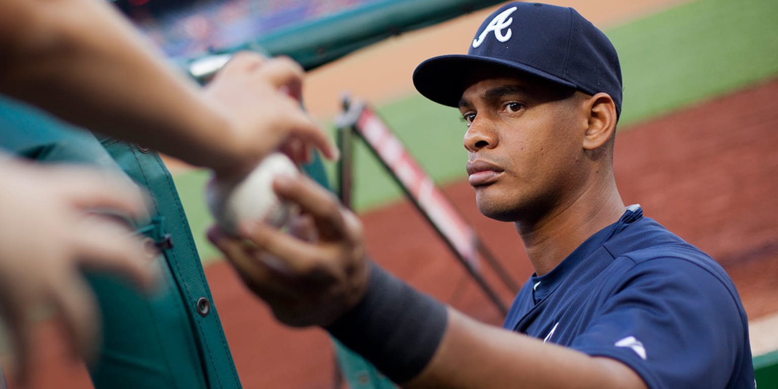 Hector Olivera debuts in left for Braves