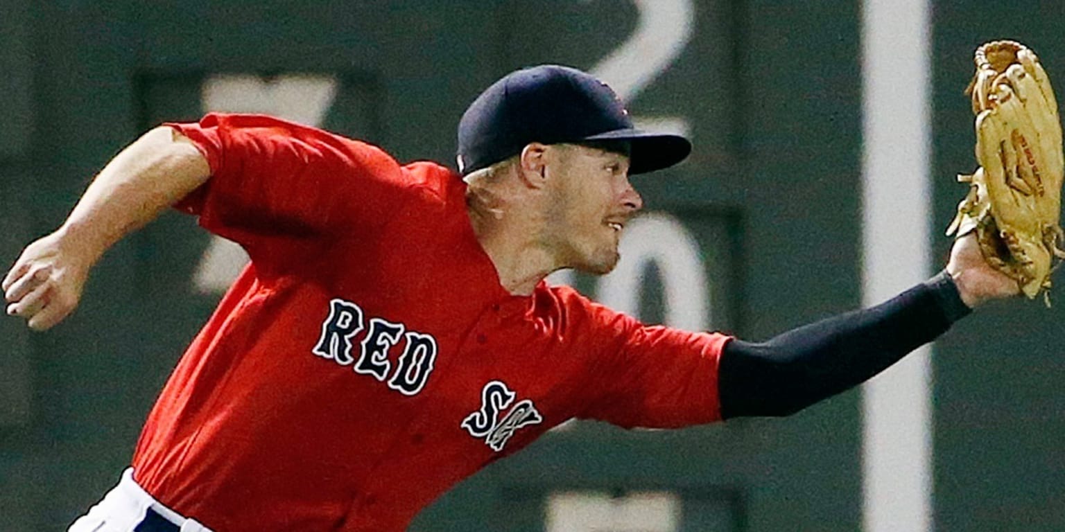 Red Sox activate Brock Holt from 15-day DL