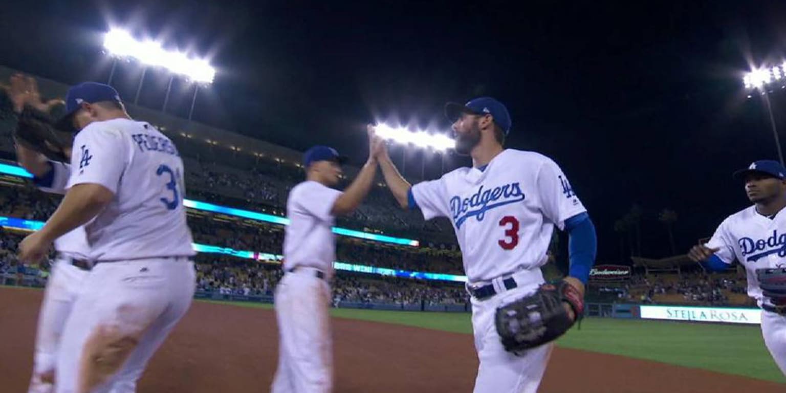 Dodgers Josh Ravin earns first big league save