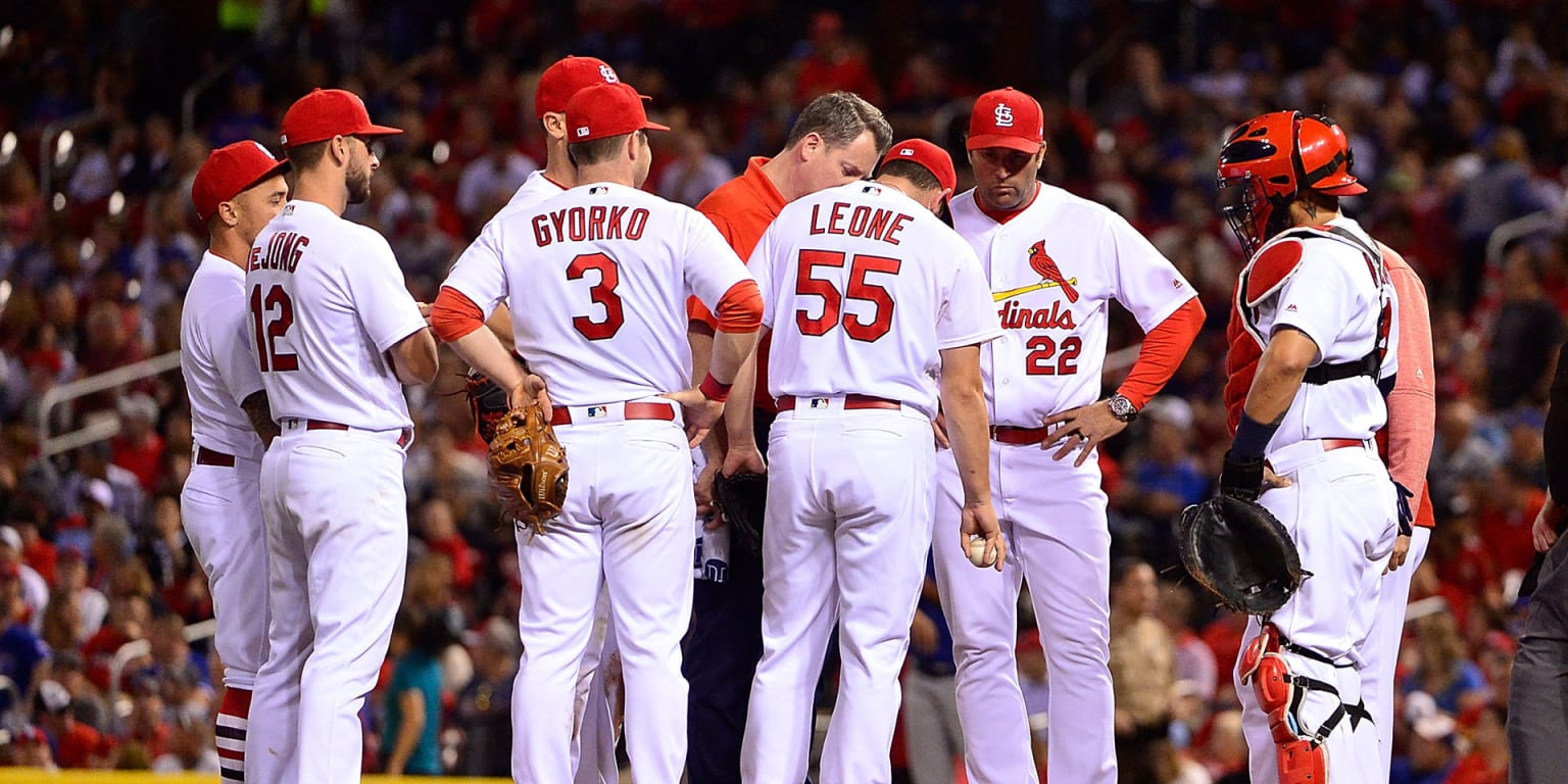 Dominic Leone exits with injury vs. Cubs