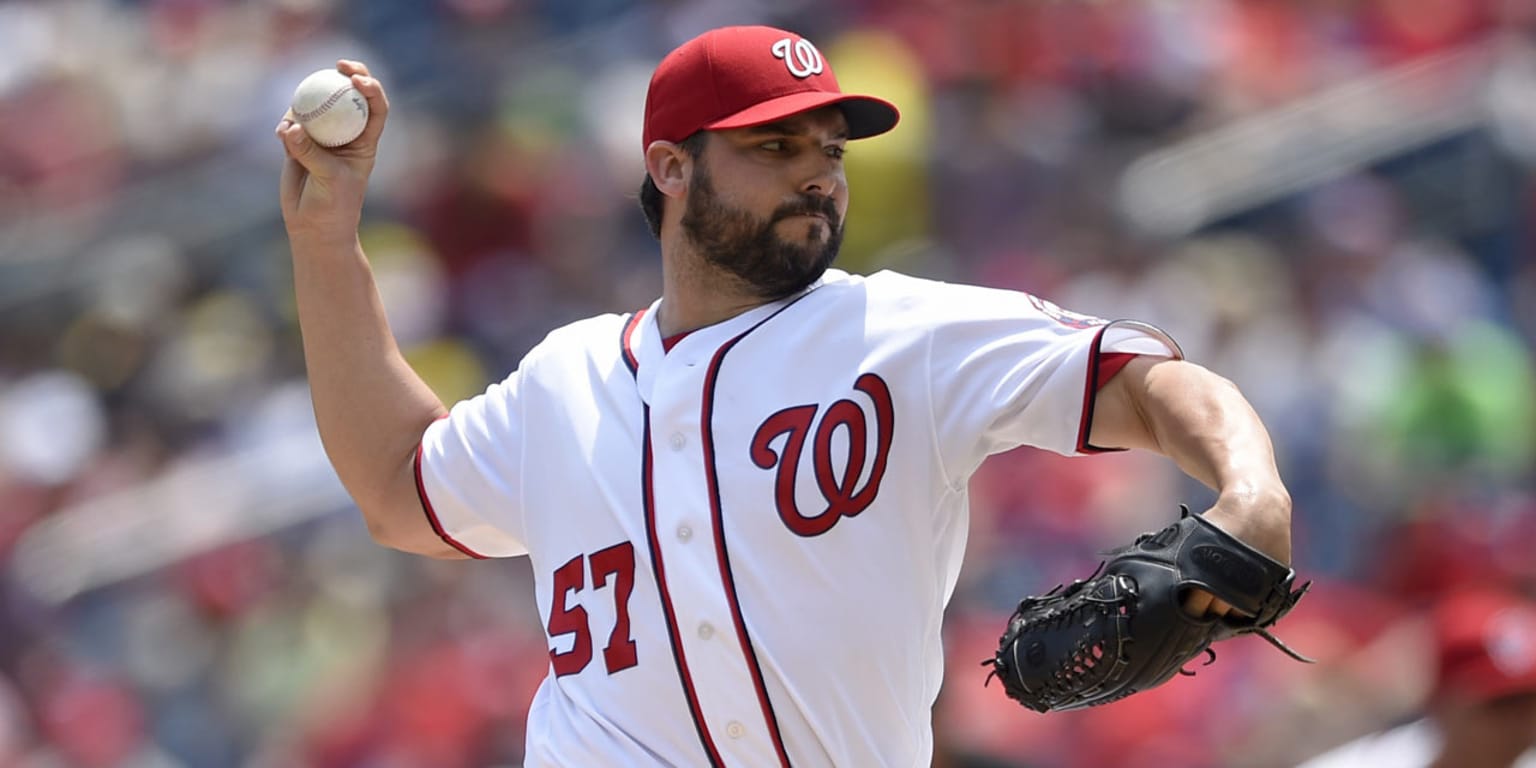 Tanner Roark leads Nationals over Phillies