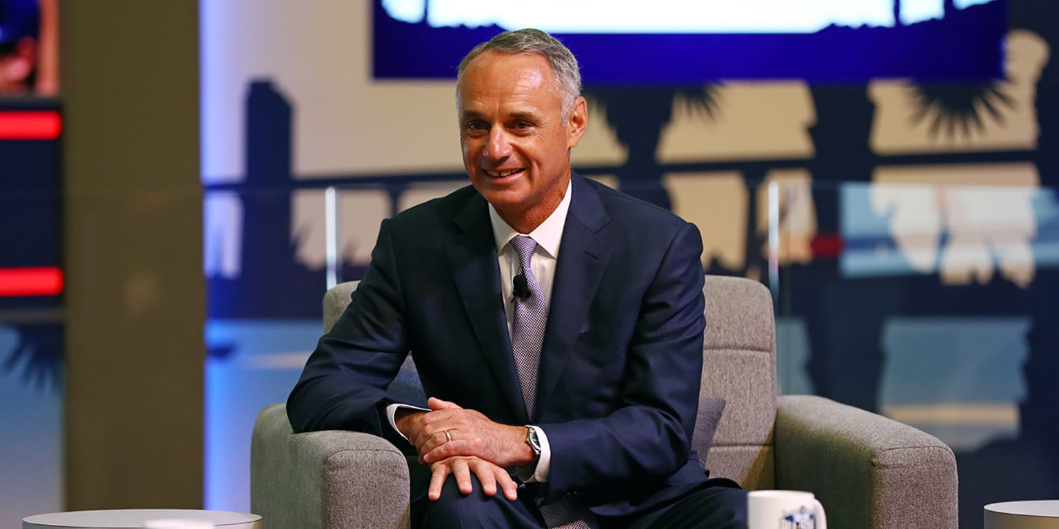Rob Manfred holds Town Hall chat with fans