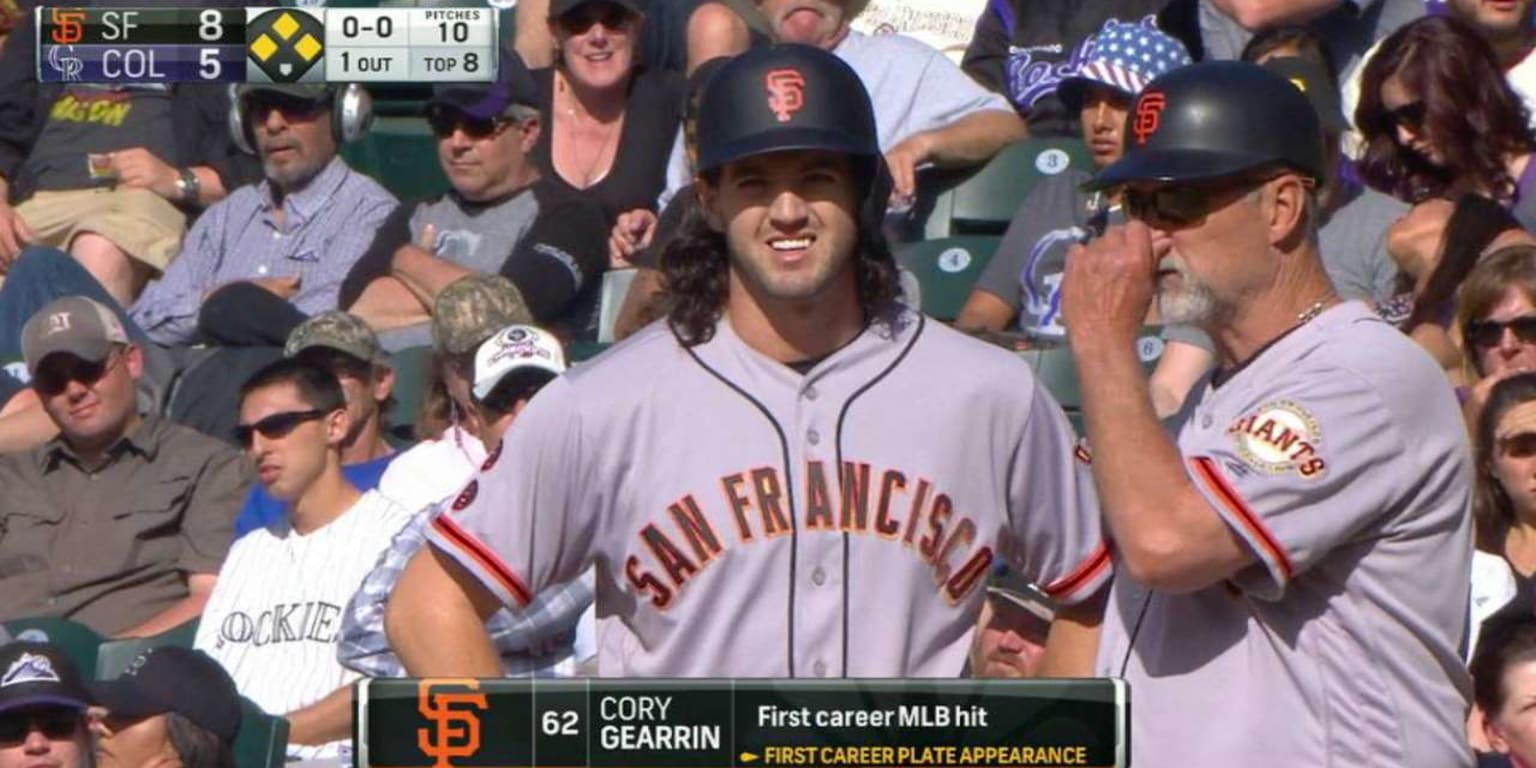 Giants' Cory Gearrin gets 1st Major League hit