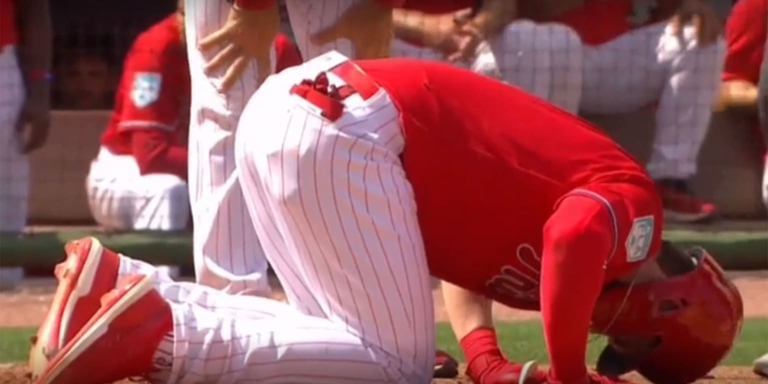 Bryce Harper hit by pitch on foot, limps off field