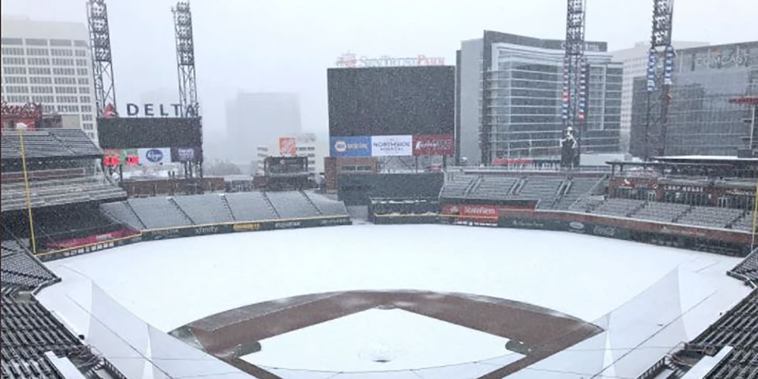 Check out the bizarre image of Atlanta's SunTrust Park covered in snow ...