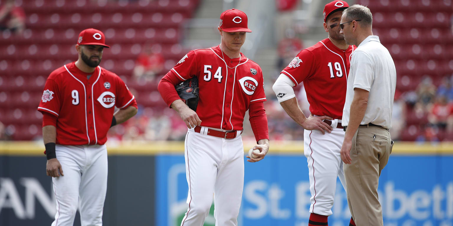 Sonny Gray leaves game with left calf contusion