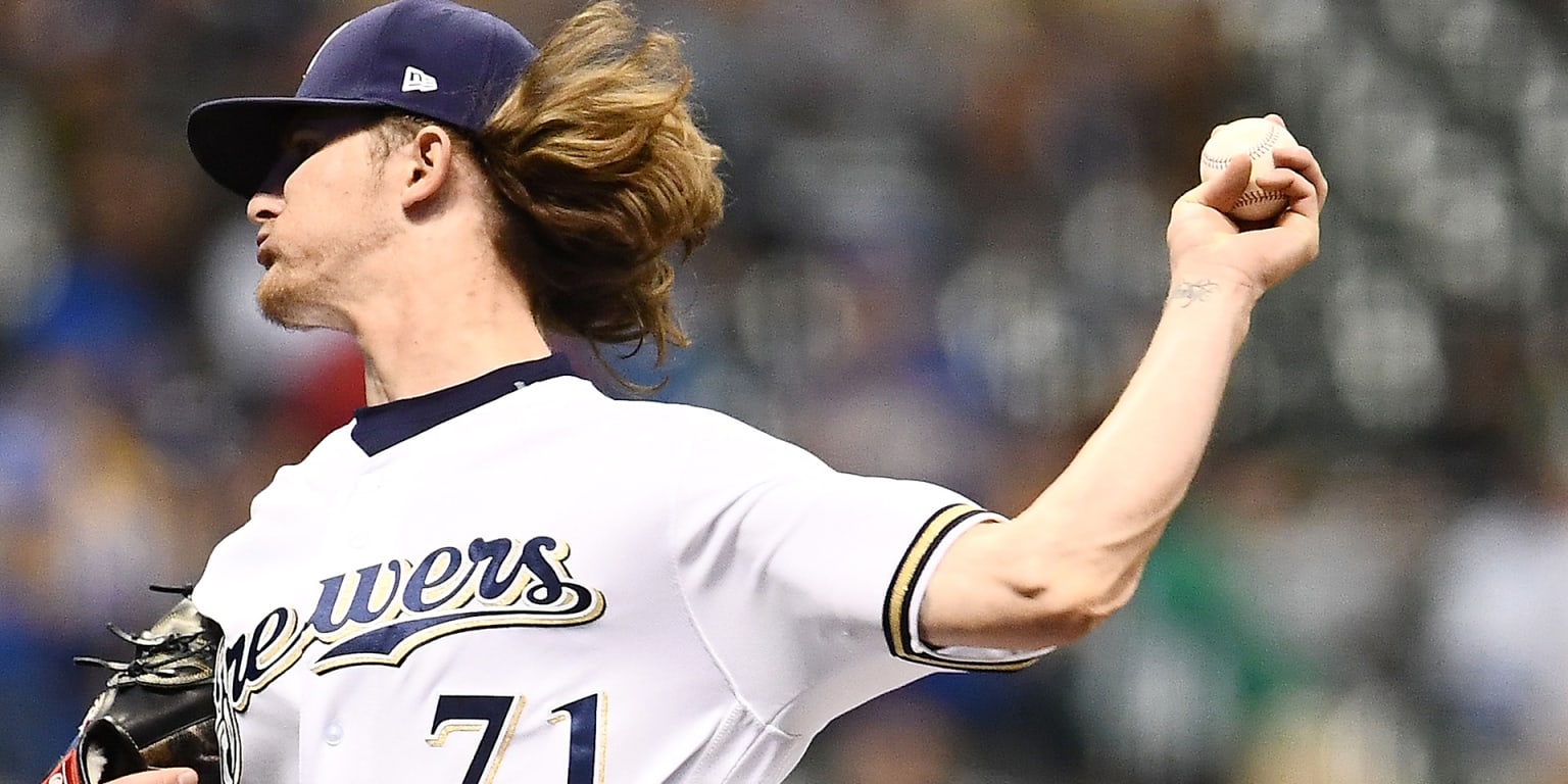 Josh Hader hizo historia al dominar en relevo a los Rojos