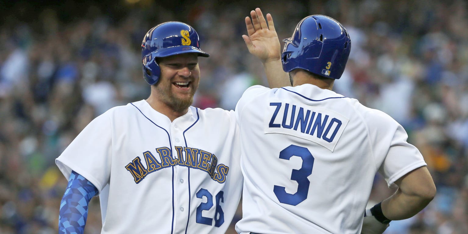 Mariners score six runs in first to top Angels