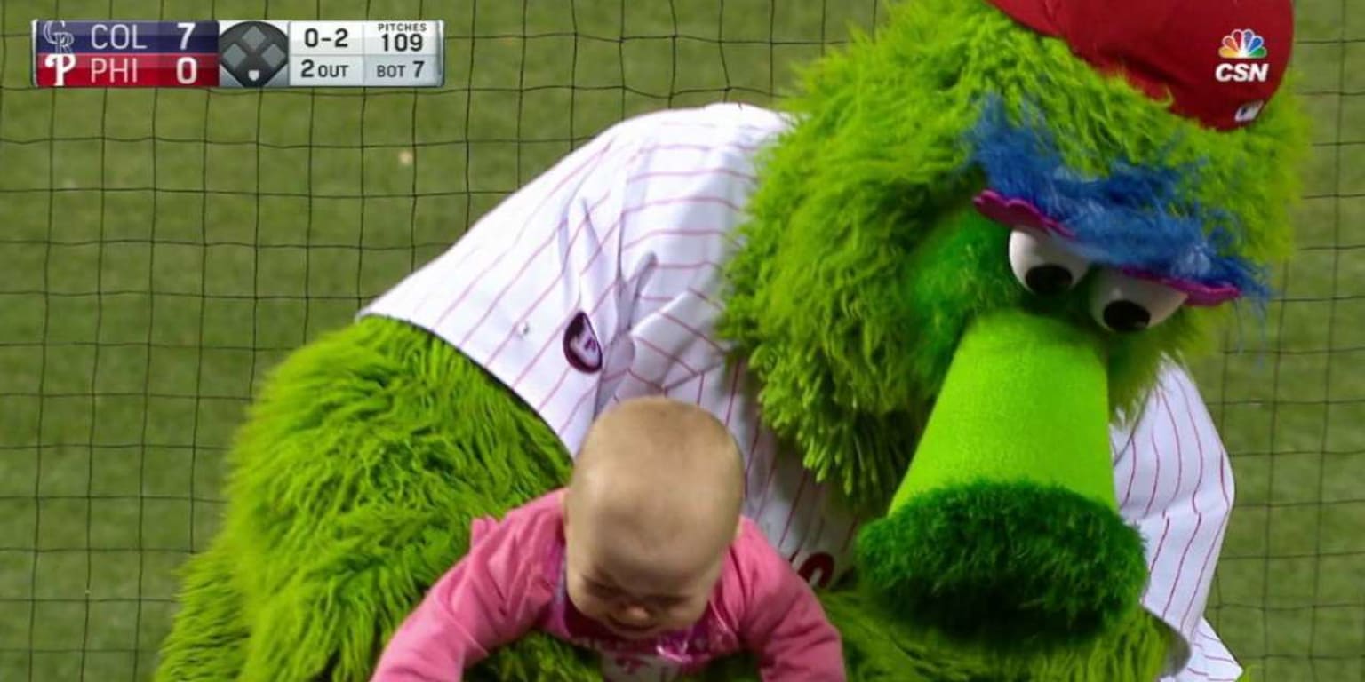 Try as he might, the Phanatic just couldn't win this young Phillies fan ...