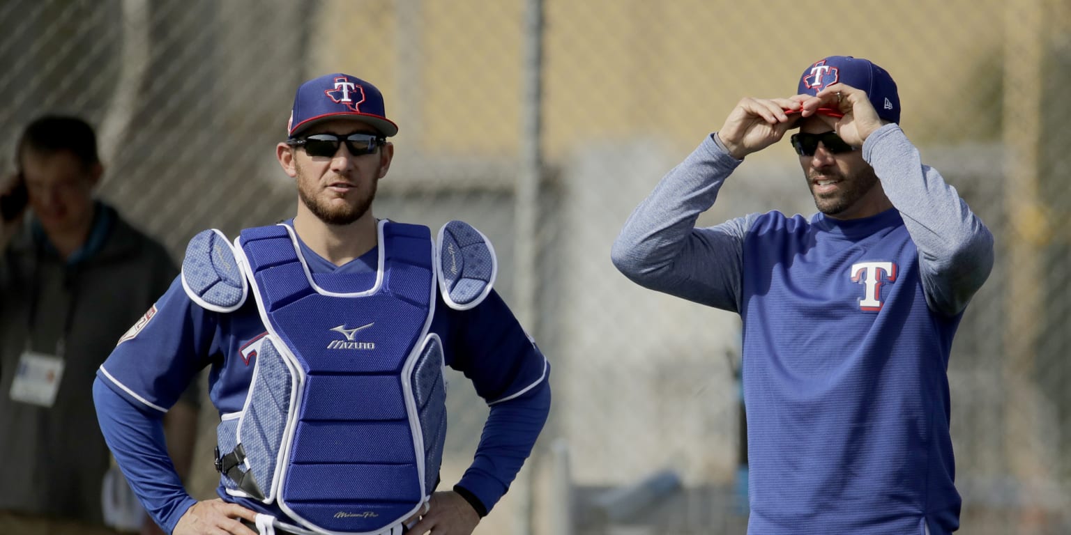 Jeff Mathis adjusting to Rangers' pitching staff