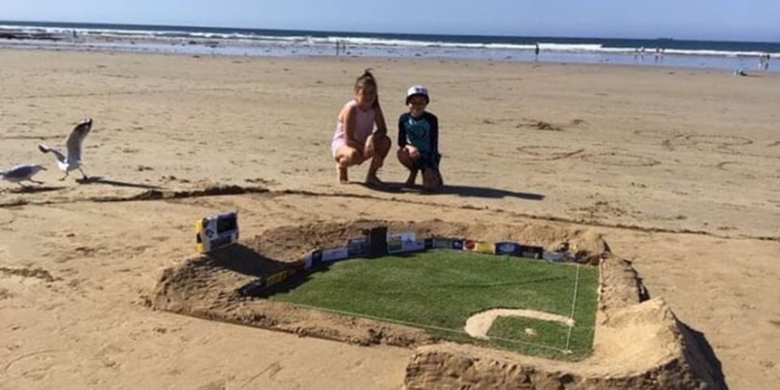 Amazing baseball sand castle | MLB.com