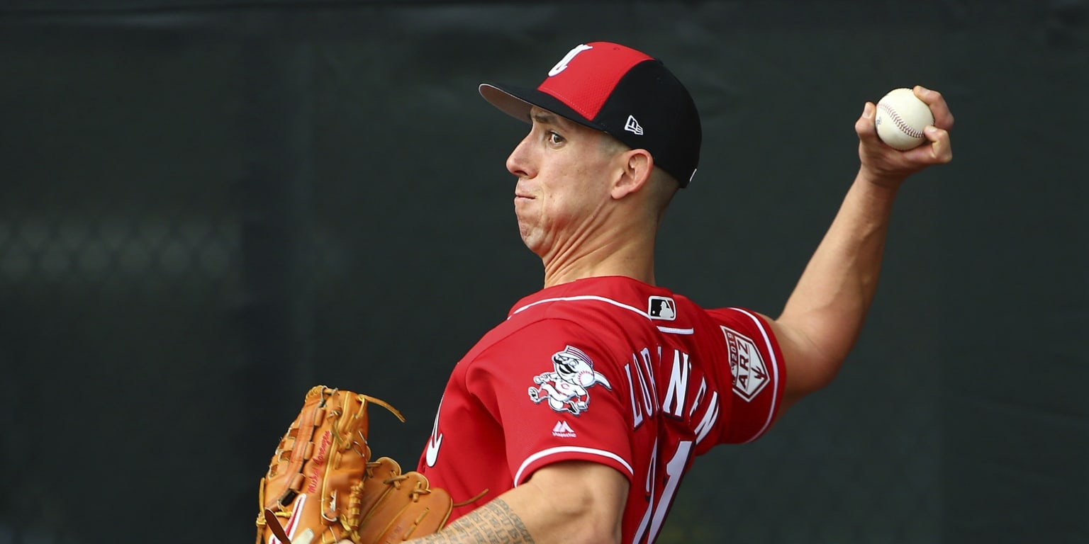 Michael Lorenzen debuts in center field