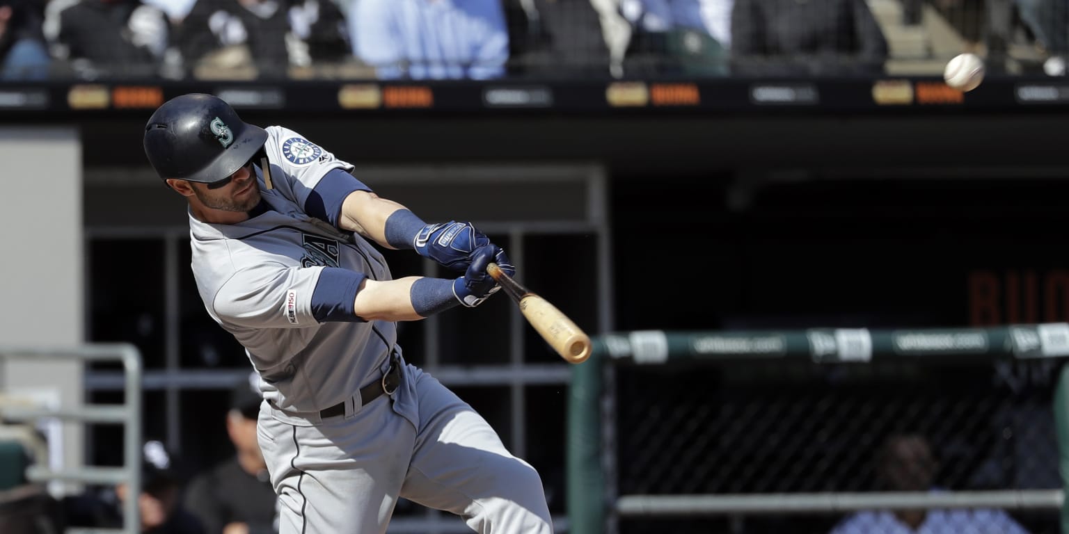 Mariners' poor defense continues in Chicago