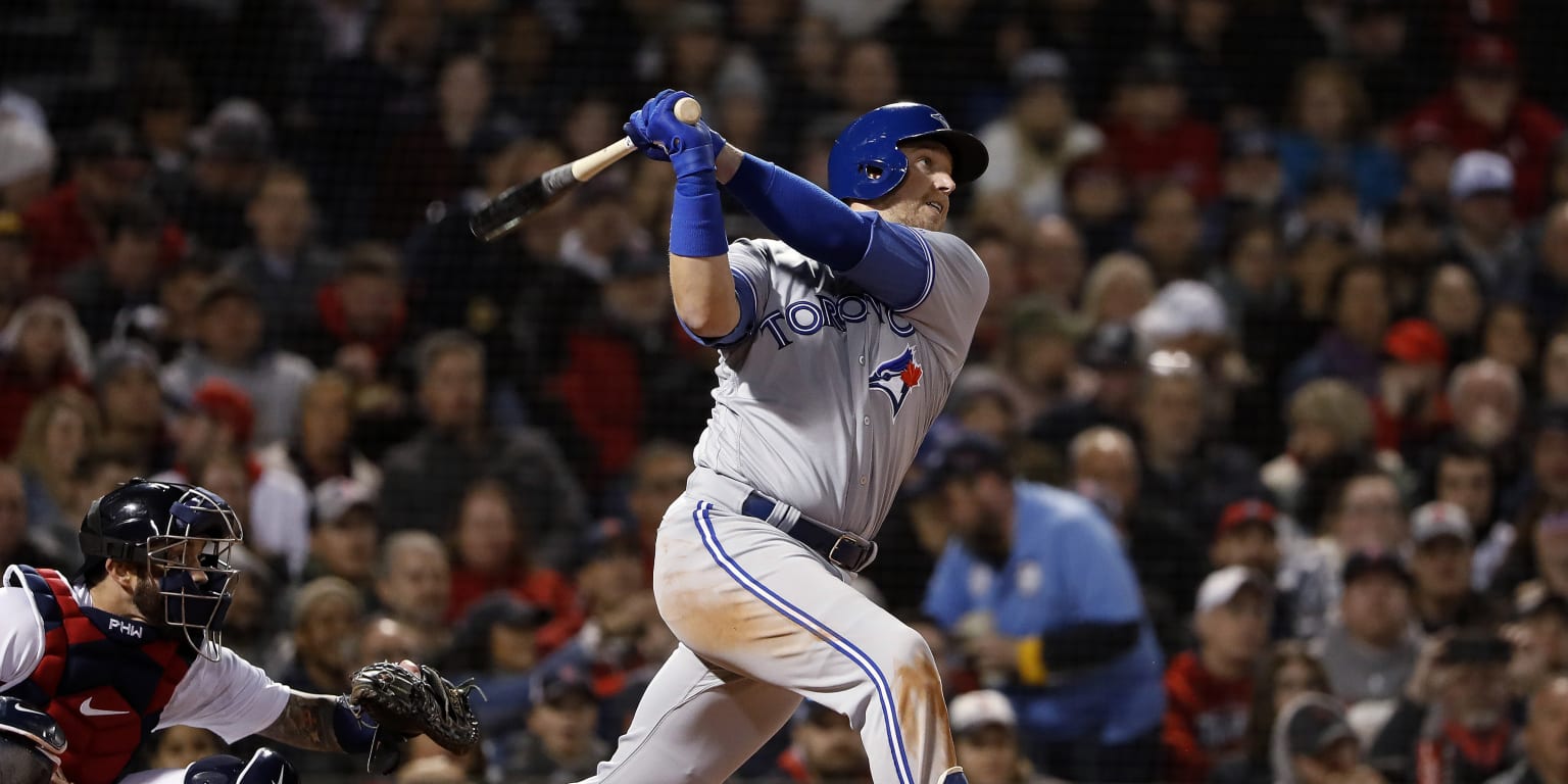 Justin Smoak returns to lineup after neck troubles