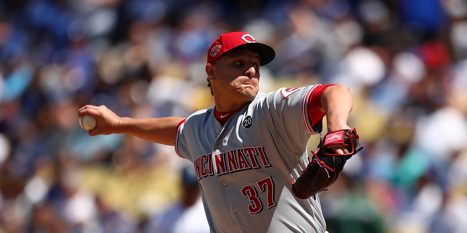 David Hernandez, bullpen lead Reds past Giants