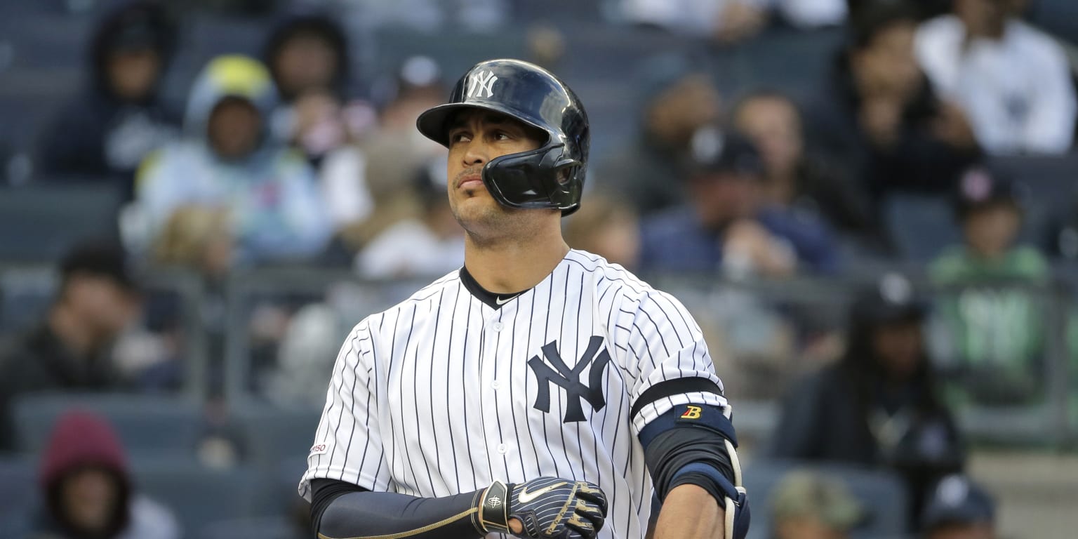 Giancarlo Stanton injured shoulder strain Giancarlo Stanton injured shoulder strain