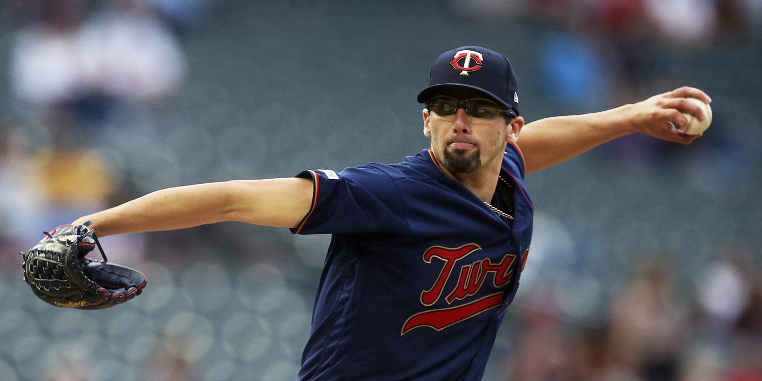 Devin Smeltzer debuts with 6 shutout innings