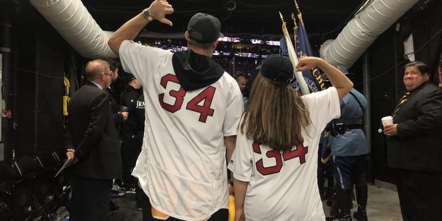 Raisman and Edelman wear David Ortiz jerseys to Game 7 | MLB.com