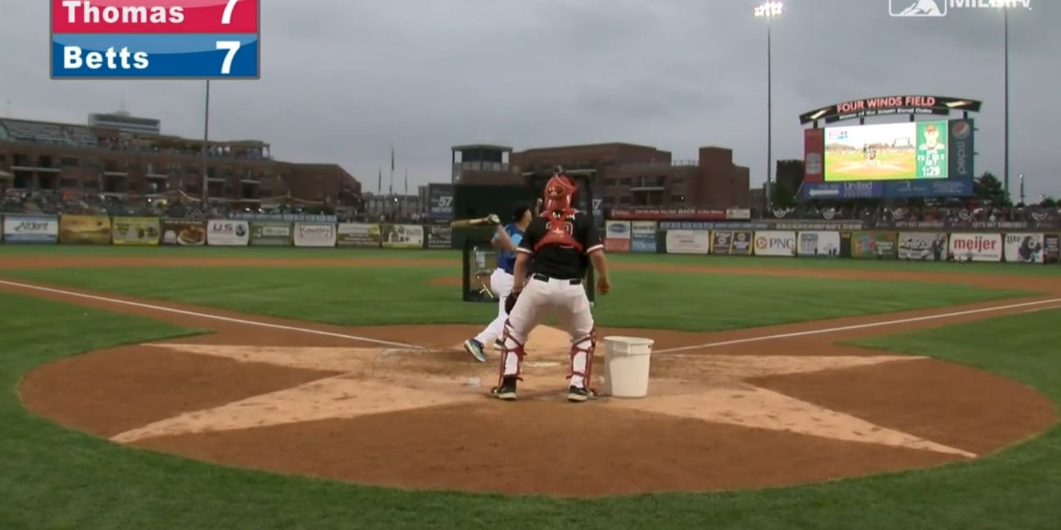Chris Betts y su bat flip modificado | Lasmayores.com