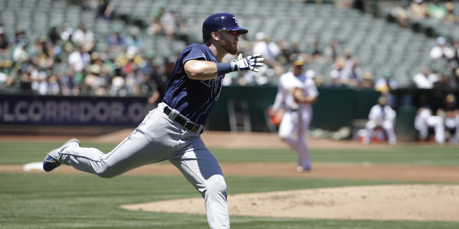 Rays offense scores in bunches at Oakland