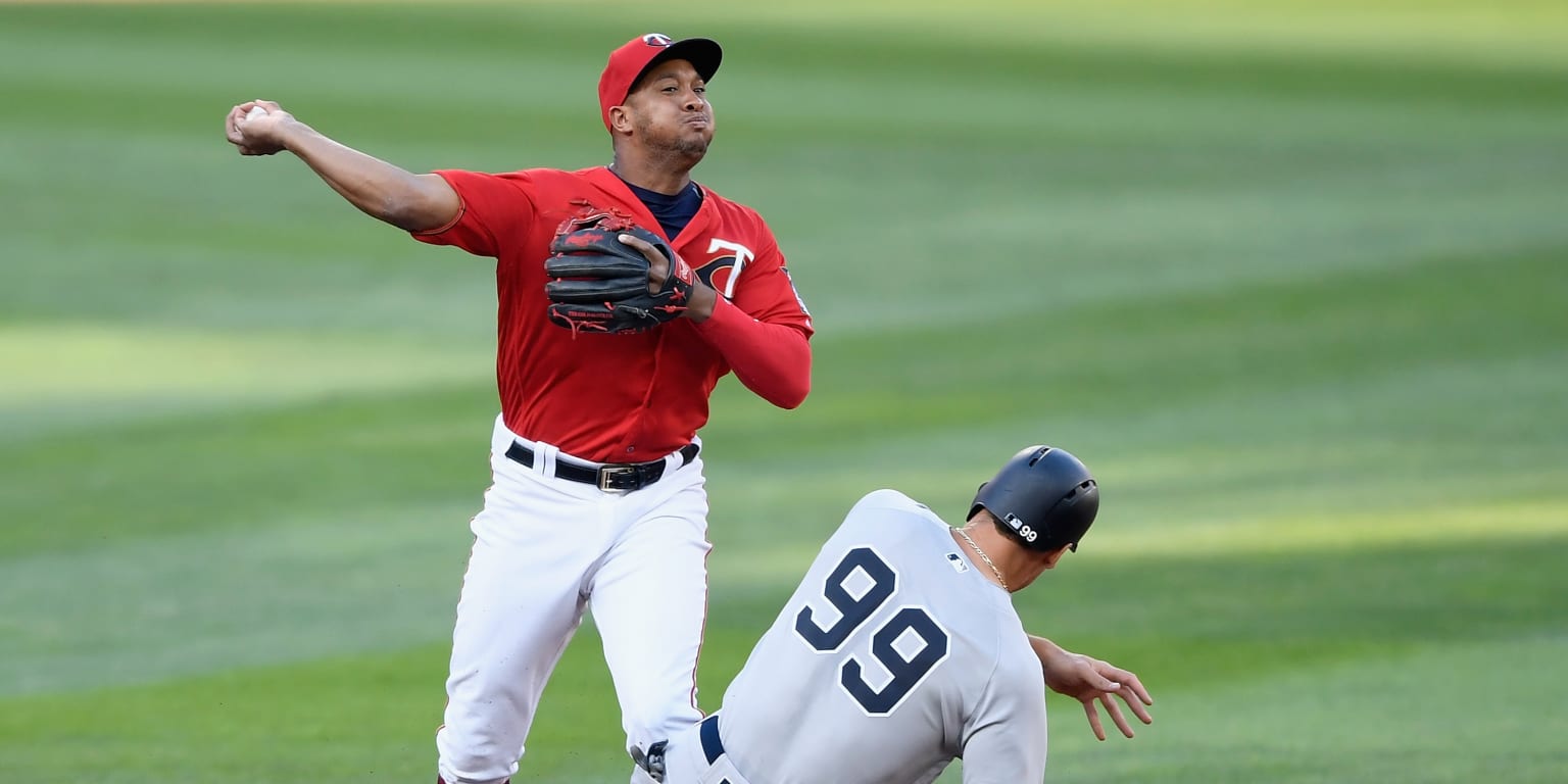 Twins convert triple play against Yankees