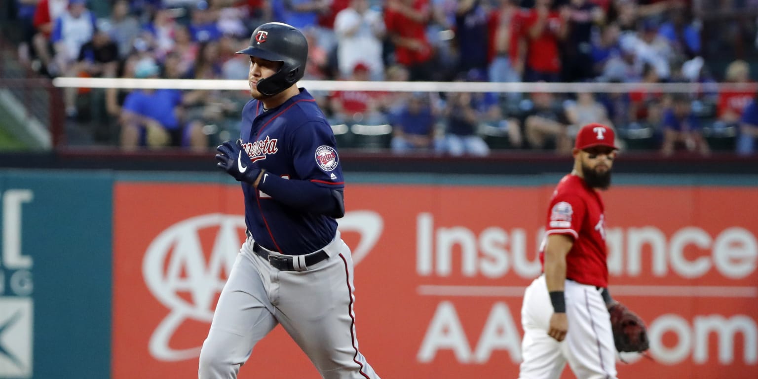 Twins ride six-run first to win over Rangers