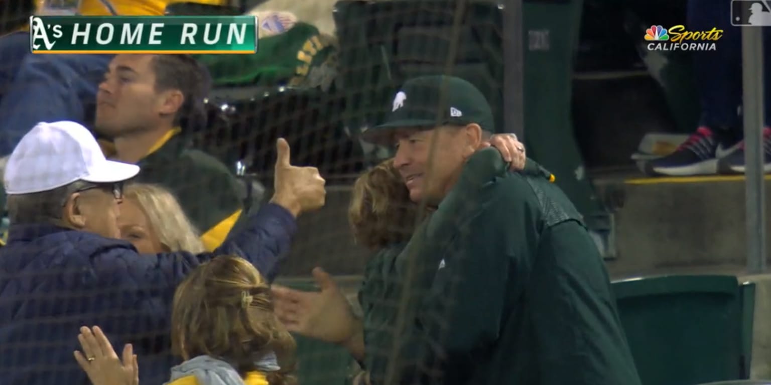 Sean Murphy's first MLB home run an emotional scene | MLB.com