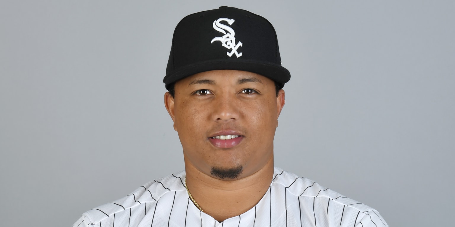 Yermin Mercedes shows Sox his power