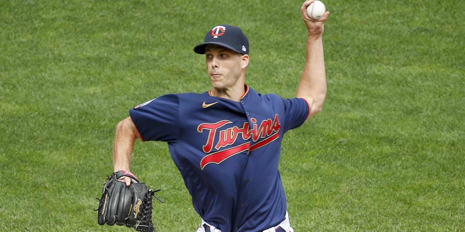 Taylor Rogers gifts Kenta Maeda rice