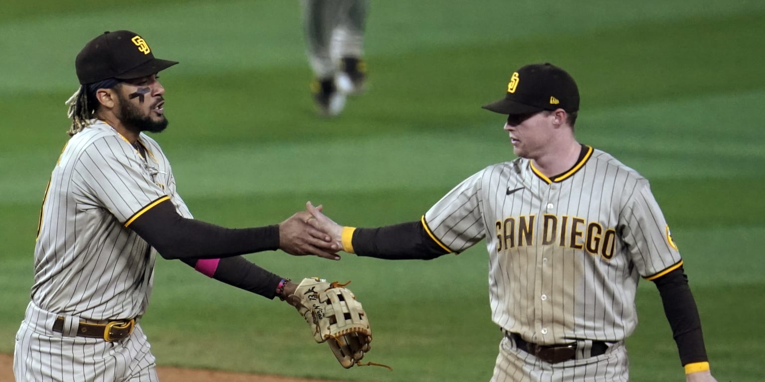 Padres' amazing double play secures win over Dodgers