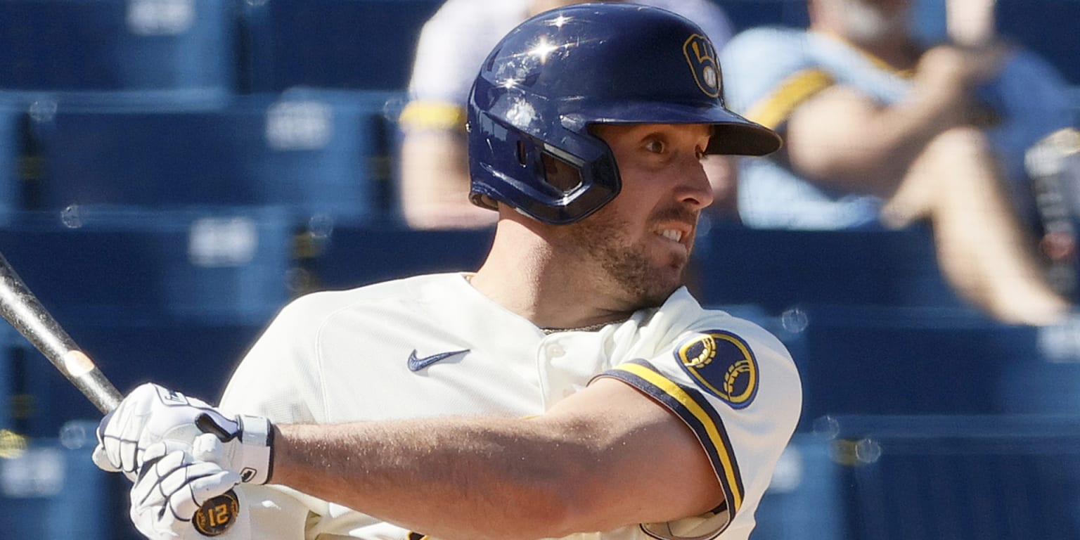 Travis Shaw makes Brewers' roster