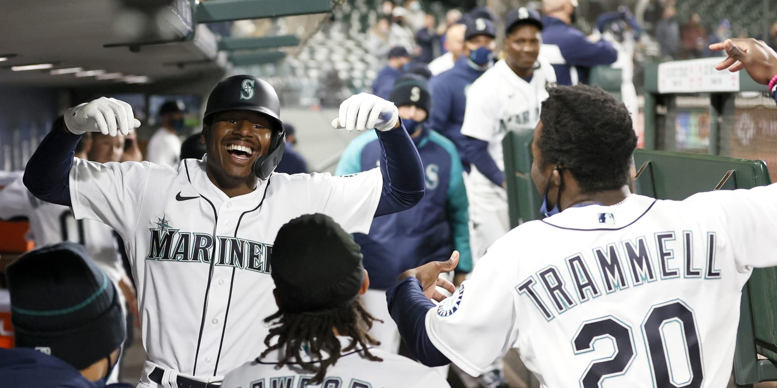 Kyle Seager, Kyle Lewis have clutch hits for Mariners