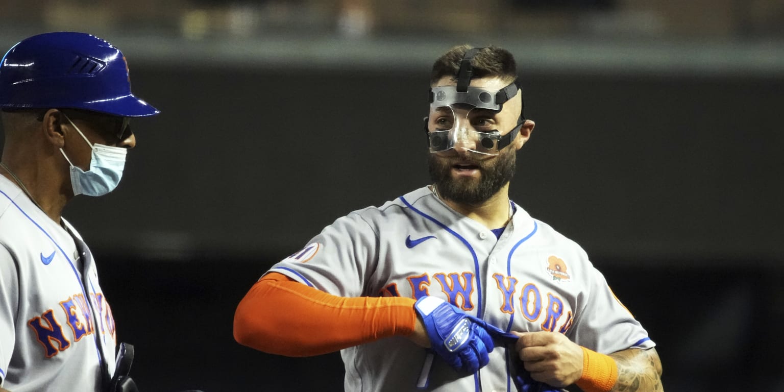 Kevin Pillar returns after getting hit in face by pitch